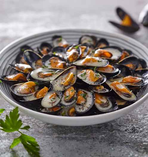 Mussels with crème fraiche and herbs (Mouclade) - Cookidoo® – the ...