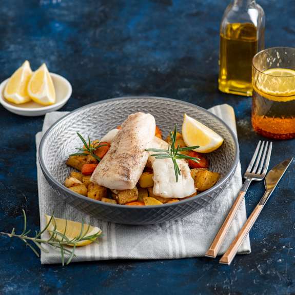 Filet z białej ryby (sous-vide) z pieczonymi warzywami (z osłoną noża ...