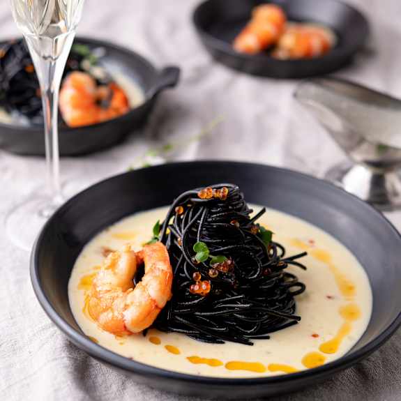 Schwarze Spaghetti mit Parmesan-Sauce und Garnelen - Cookidoo® – the ...