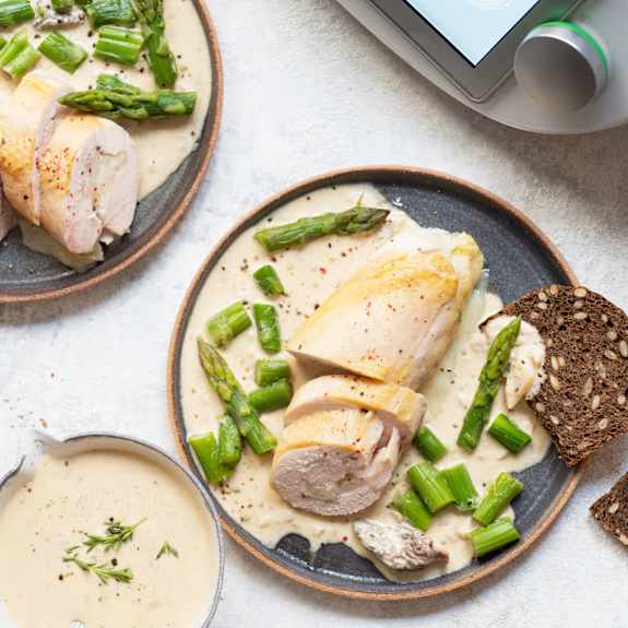 Ballotine de volaille aux asperges et comté, sauce au vin jaune ...