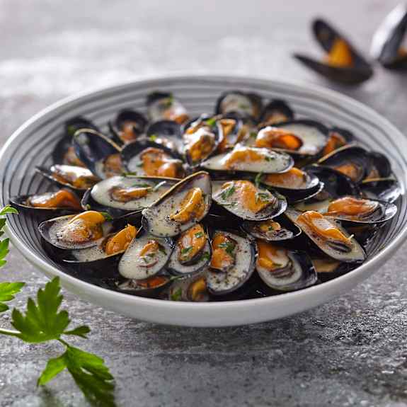 Mussels with crème fraiche and herbs (Mouclade) - Cookidoo® – the ...