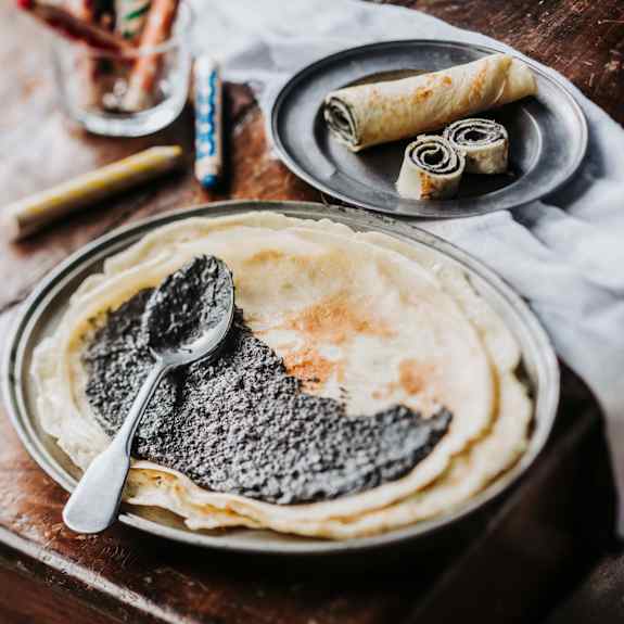 Crêpe fourrée au houmous de sésame noir - Cookidoo® – the official ...