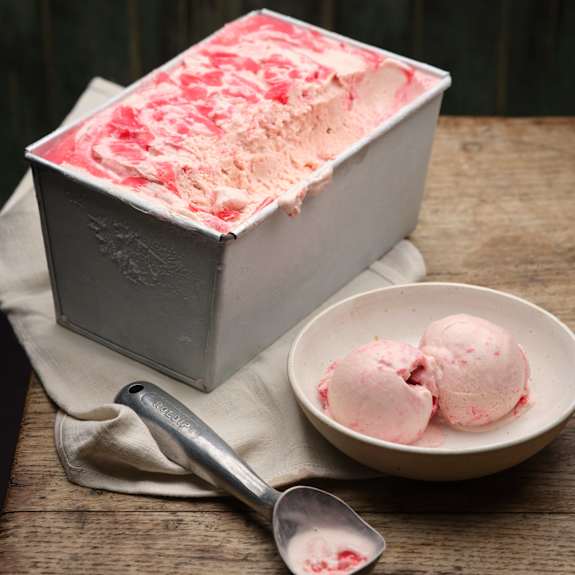 Raspberry Ripple Ice Cream - Cookidoo® – the official Thermomix® recipe ...