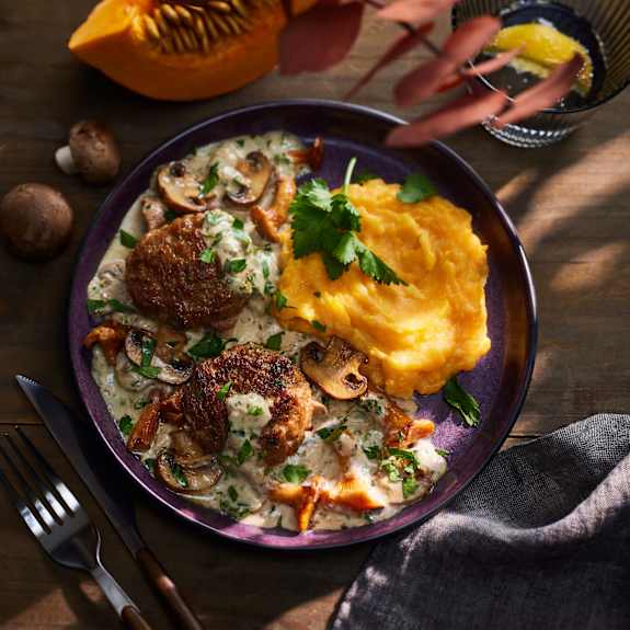 Gehaktballen met champignonroomsaus en pompoen-aardappelpuree ...