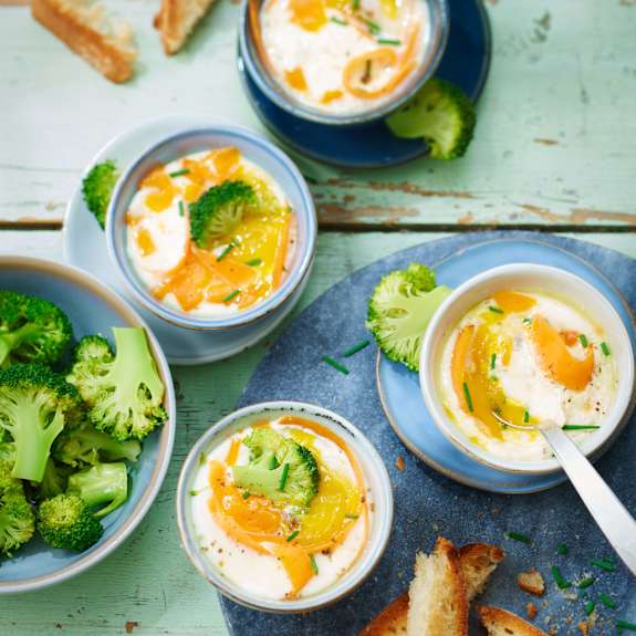 Œufs cocotte à la carotte, au brocoli et à la mimolette - Cookidoo ...