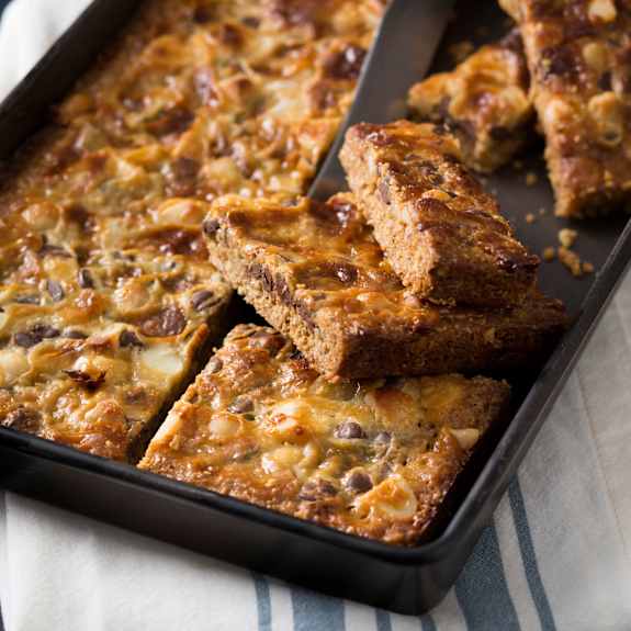 Caramel macadamia slice - Cookidoo® – the official Thermomix® recipe ...