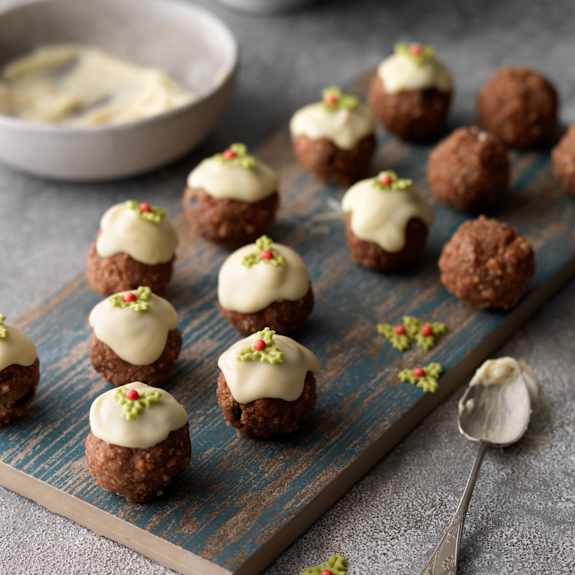 Christmas Pudding Tiffin Balls - Cookidoo® – the official Thermomix ...