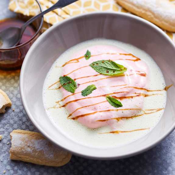 Ile flottante à la fraise, crème anglaise à la menthe - Cookidoo® – la ...