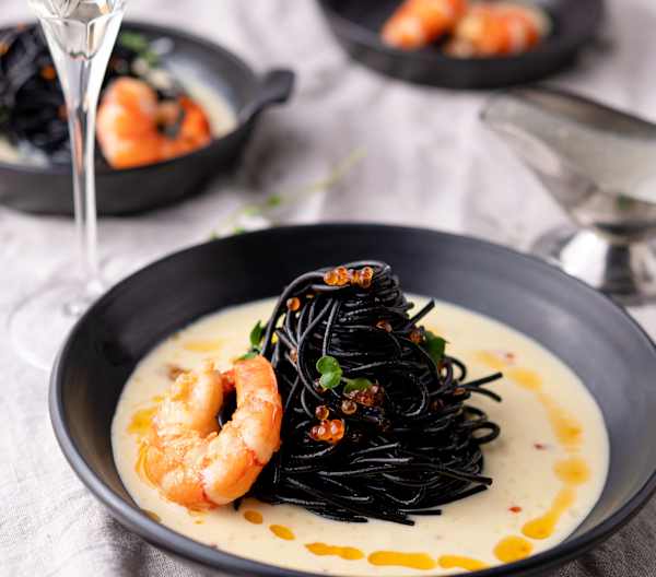 Schwarze Spaghetti mit Parmesan-Sauce und Garnelen - Cookidoo® – the ...