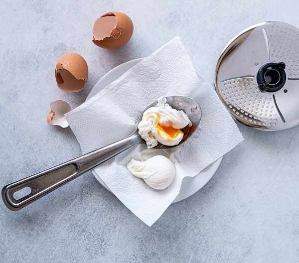 Poached eggs using blade cover - Cookidoo® – the official Thermomix ...