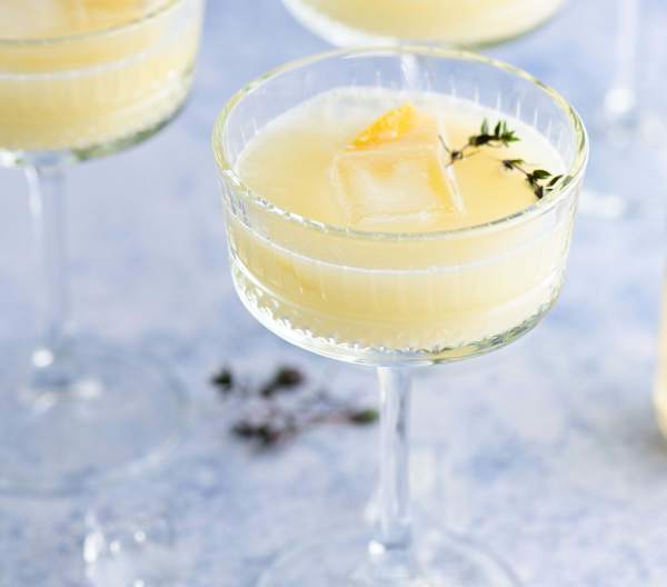 Cocktail sem álcool de limão e tomilho - Cookidoo® – a plataforma ...