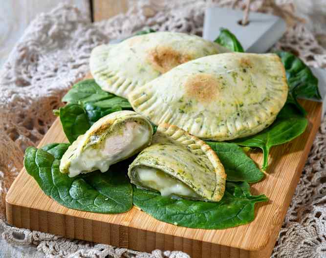 Mezzelune agli spinaci con tacchino e mozzarella - Cookidoo® – the ...