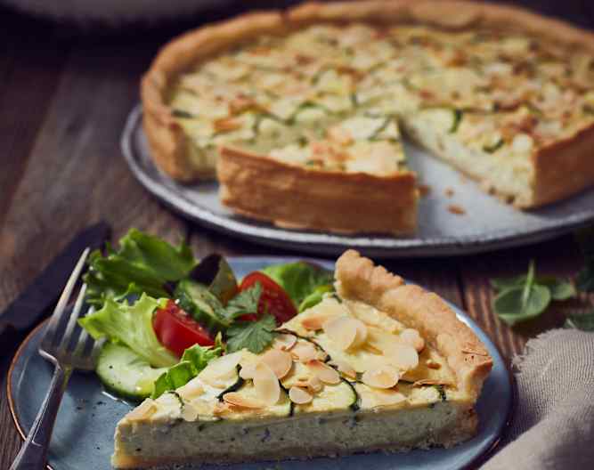 Zucchini-Ricotta-Quiche mit Mandelblättchen - Cookidoo® – das ...