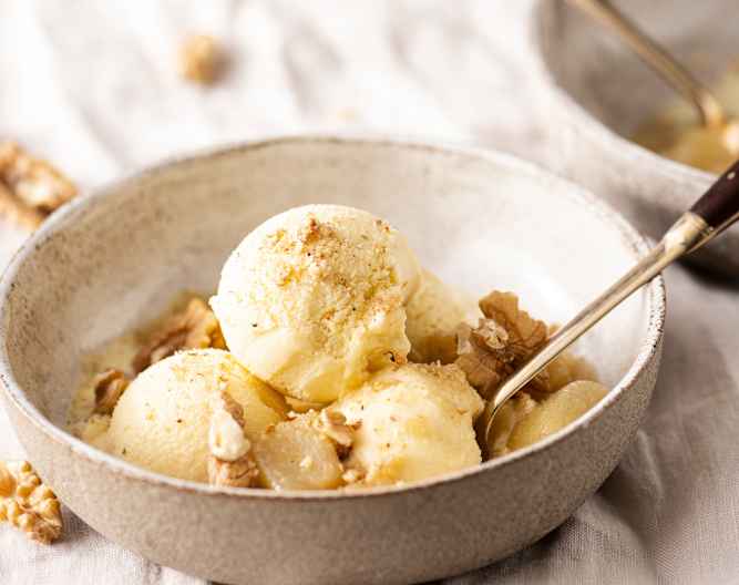 Gorgonzola-ijs met gebakken peren en geroosterde walnoten - Cookidoo ...