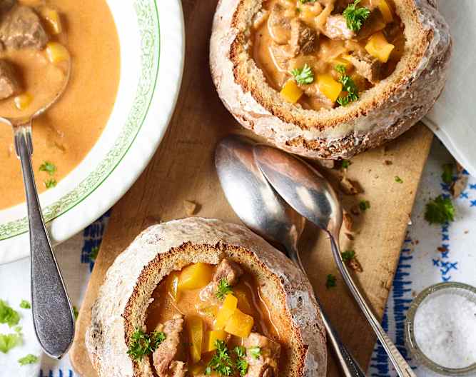Gulaschsuppe im Brot - Cookidoo® – das offizielle Thermomix®-Rezept-Portal