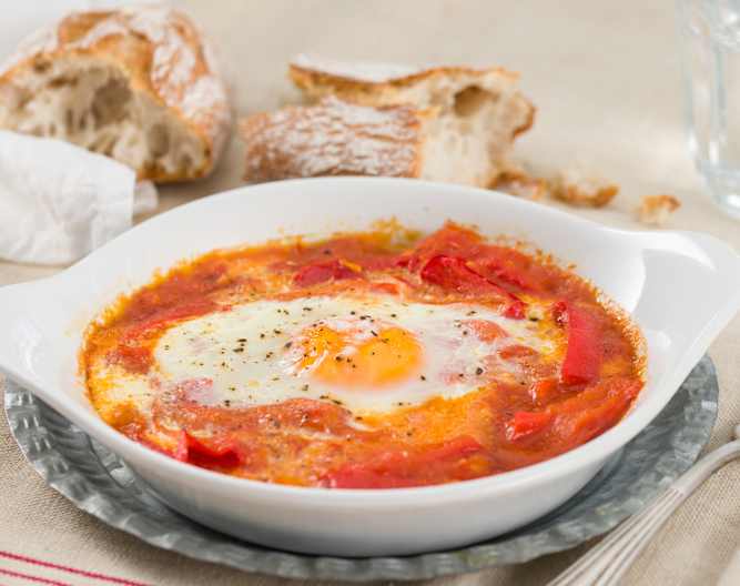 Huevos con salsa de tomate y pimiento rojo - Cookidoo® – la plataforma ...
