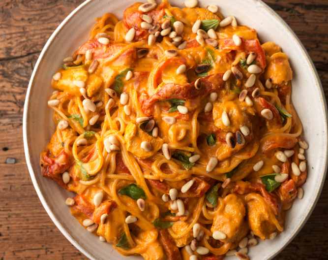 Spaghete cu pui, busuioc și ardei roșii copți - Cookidoo® – das ...