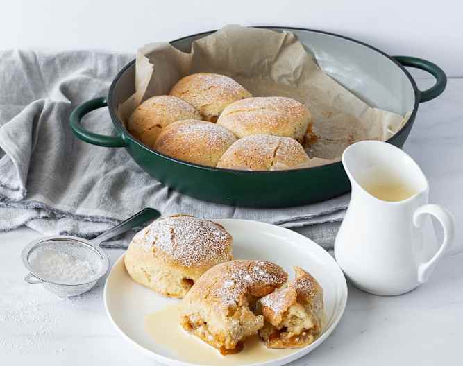 Buchteln with vanilla custard (Sweet Austrian rolls) - Cookidoo® – la ...