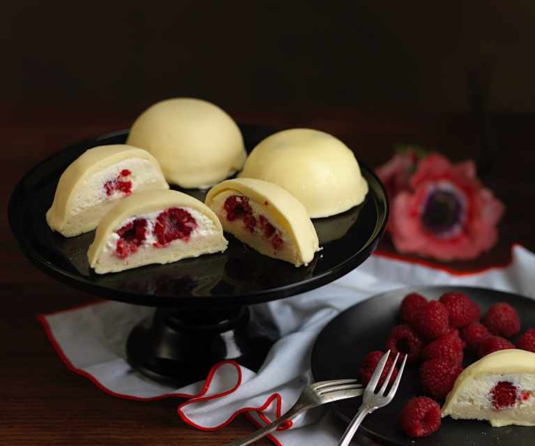 Bomba de chocolate branco e framboesas - Cookidoo® – the official ...