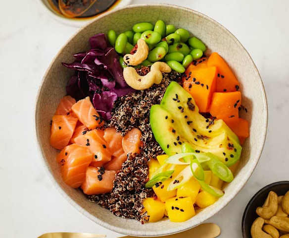 Poké Bowl au quinoa, à l'avocat et au saumon - Cookidoo® – the official ...