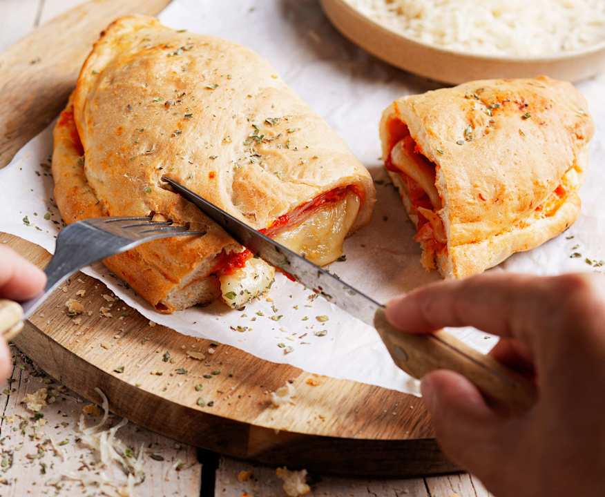 Calzone de jamón y queso - Cookidoo® – the official Thermomix® recipe ...