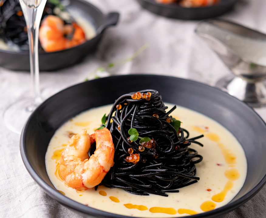 Spaghetti al nero di seppia con salsa al Parmigiano Reggiano - Cookidoo ...
