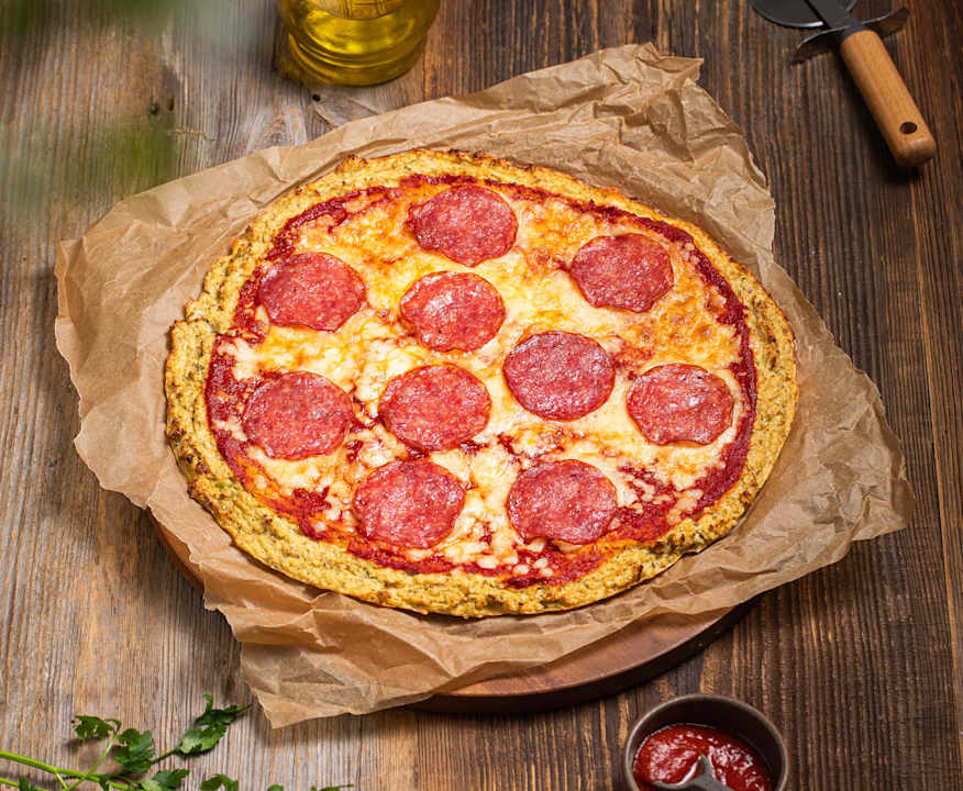 Pizza kalafiorowa z kiełbasą pepperoni - Cookidoo® – the official ...