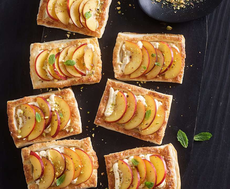 Nectarine and lemon mascarpone tarts (Thermomix® Cutter, using modes ...