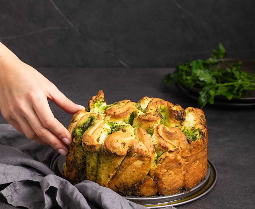 Herb and garlic pull-apart bread - Cookidoo® – the official Thermomix ...
