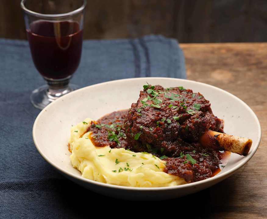 Braised Lamb Shanks with Roasted Garlic and Parmesan Mash - Stinco d ...