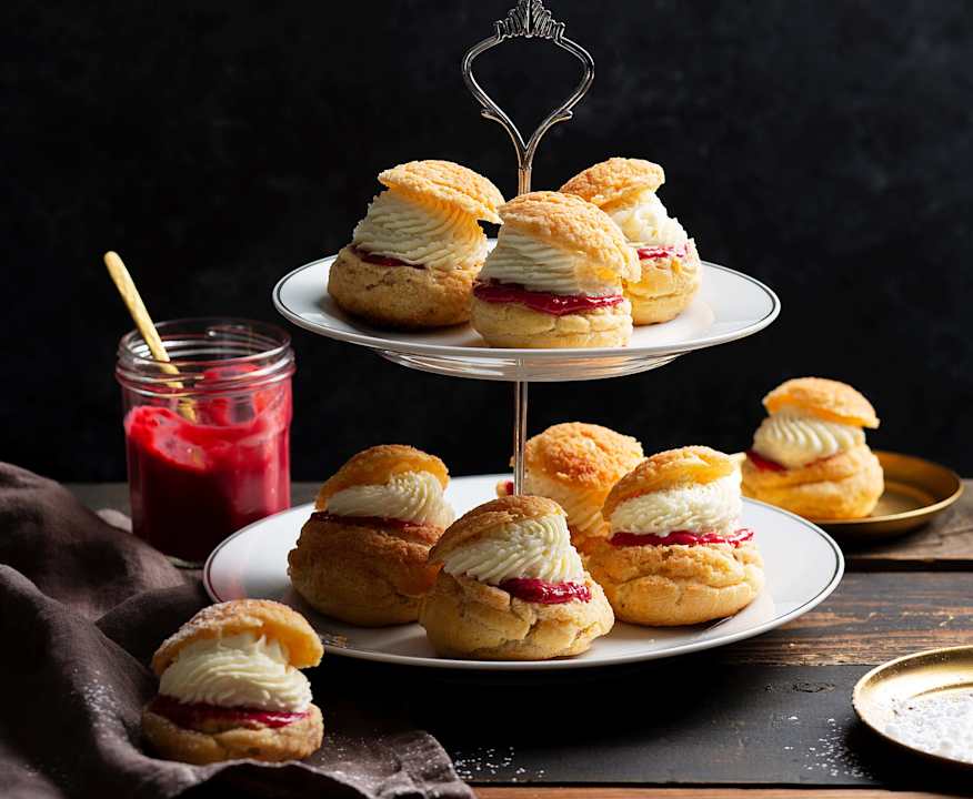 Choux with Craquelin, Raspberry Filling and White Chocolate Ganache ...