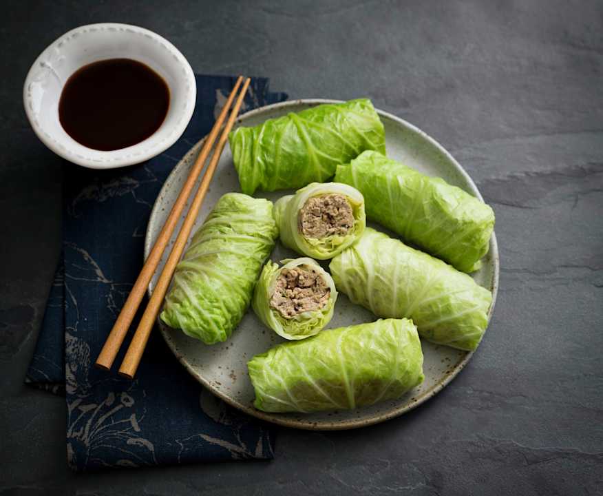 Steamed cabbage rolls with spicy sauce - Cookidoo® – the official ...