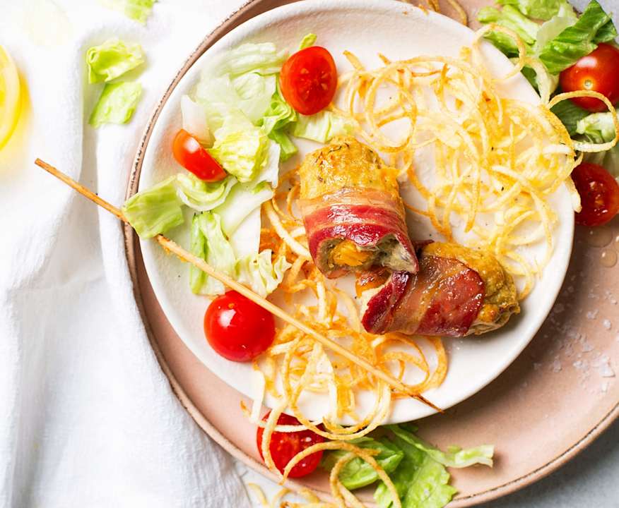 Kebabs de pollo picante con papas curly y ensalada - Cookidoo® – la ...