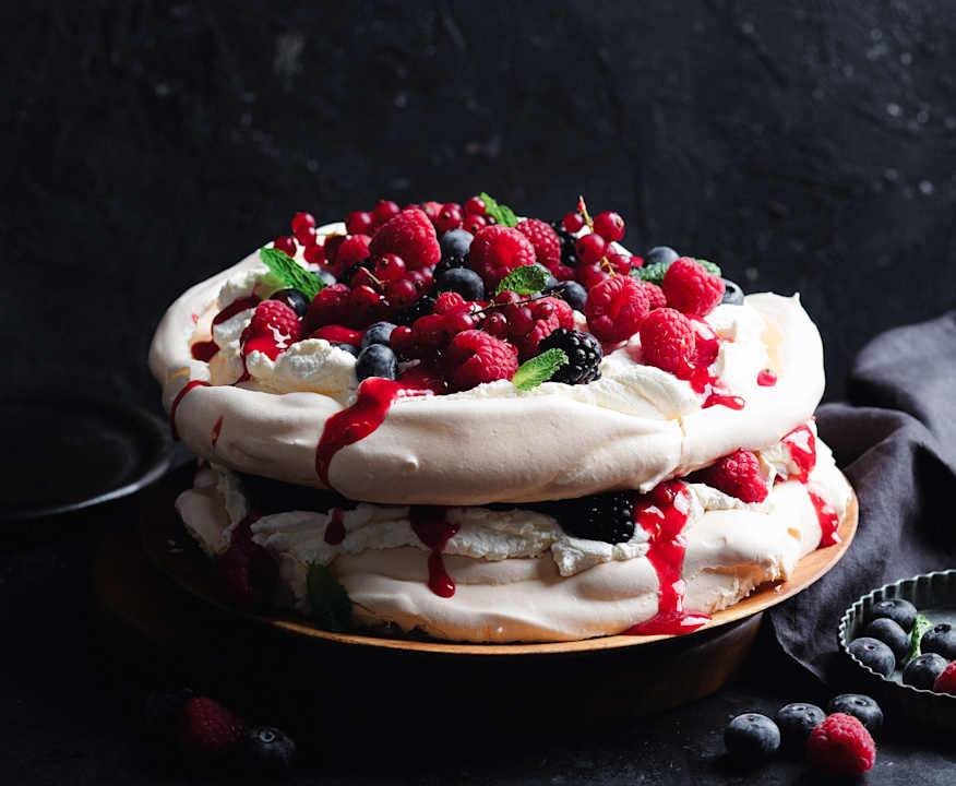 Mixed Berries Pavlova Stack - Cookidoo® – the official Thermomix ...
