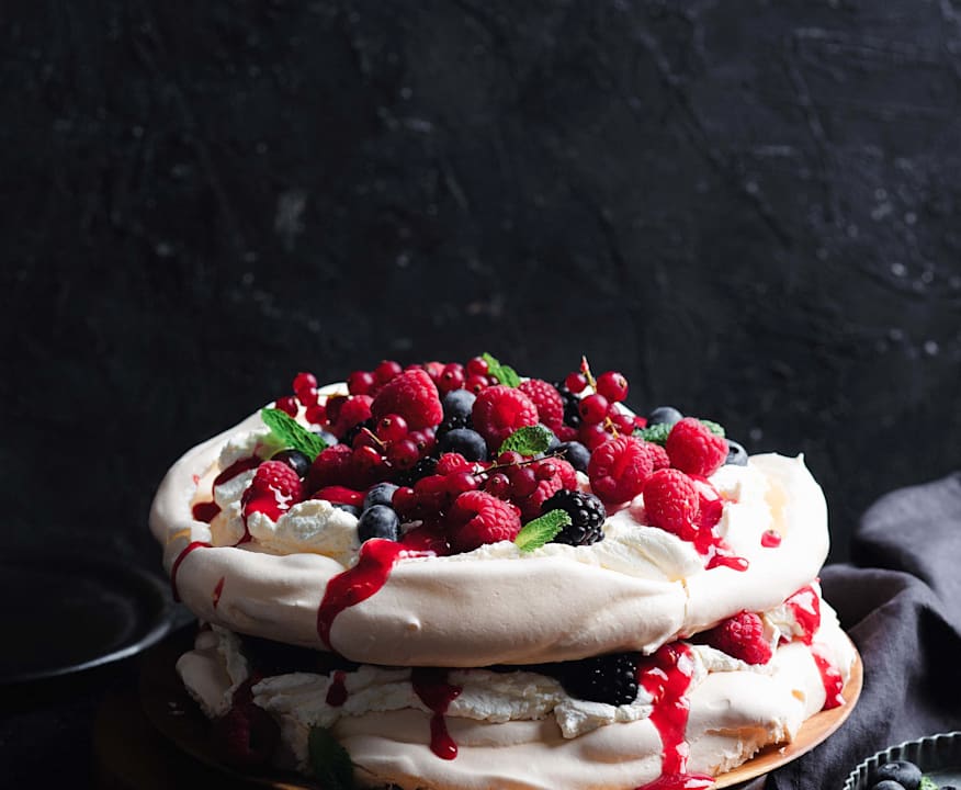 Mixed Berries Pavlova Stack - Cookidoo® – the official Thermomix ...