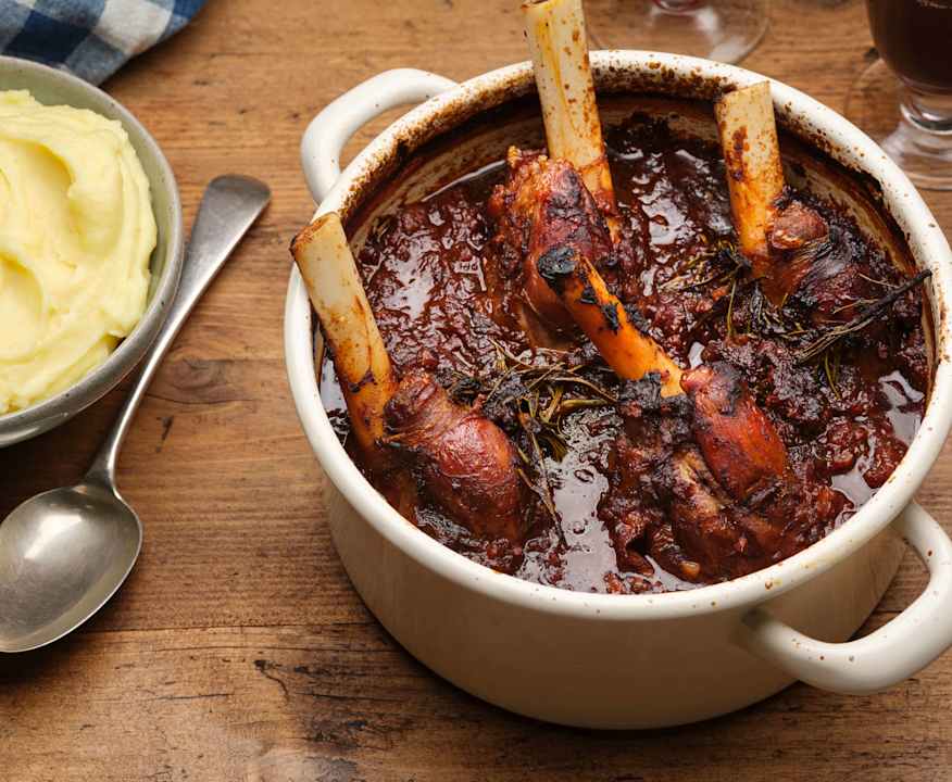 Braised Lamb Shanks with Roasted Garlic and Parmesan Mash - Stinco d ...