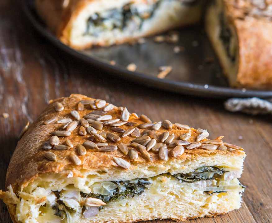 Brioche com recheio de carne de porco, acelgas e funcho - Cookidoo ...