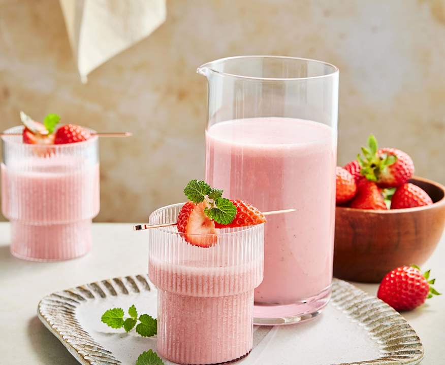 Strawberry protein milkshake - Cookidoo® – the official Thermomix ...