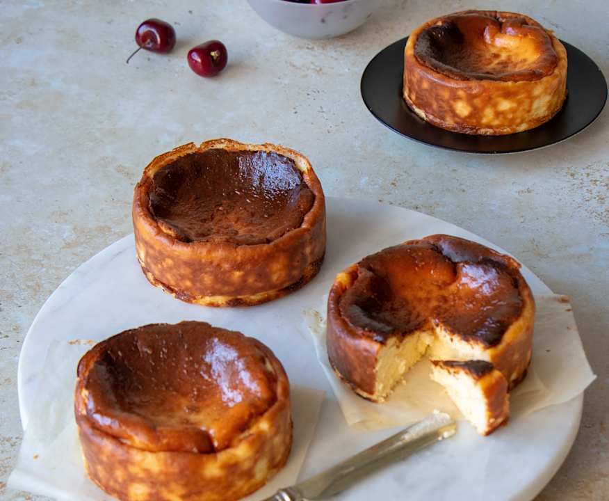 Mini Basque cheesecakes (Dani Valent) - Cookidoo® – the official ...