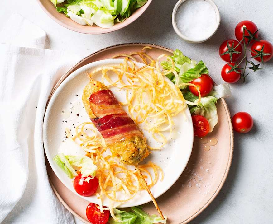 Kebabs de pollo picante con papas curly y ensalada - Cookidoo® – la ...