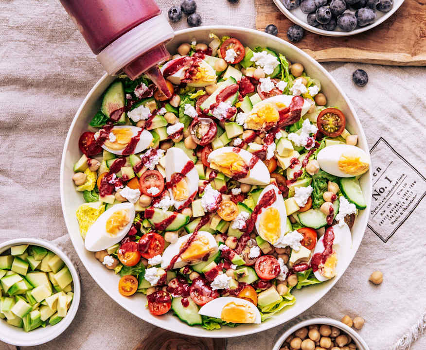 Salade colorée et sa vinaigrette myrtille-basilic - Cookidoo® – la ...