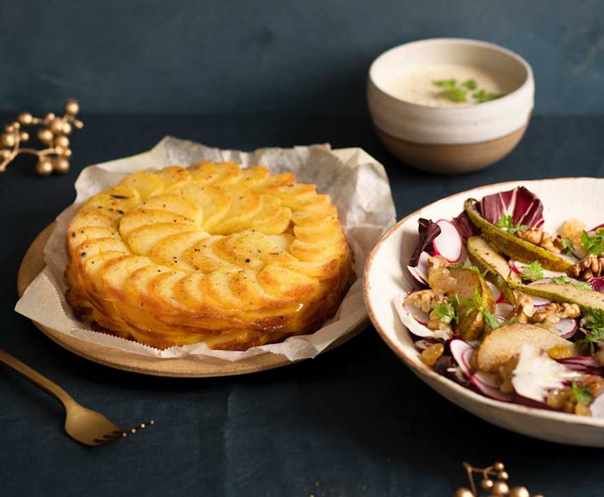 Pommes Anna, salade de trévise, poires et sauce au bleu - Cookidoo ...