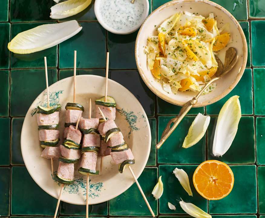 Espetadas de atum com molho de iogurte e salada fria de funcho ...