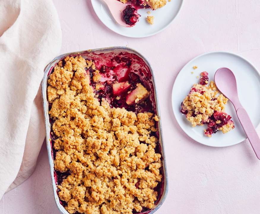 Crumble croustillant aux pommes et aux fruits rouges - Cookidoo® – das ...