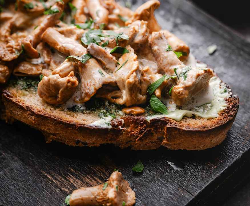 Bruschetta aux girolles et au beurre persillé à l'ail - Cookidoo® – the ...