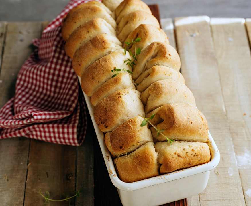 Tear and share cheese and sunflower garlic bread - Cookidoo® – the ...