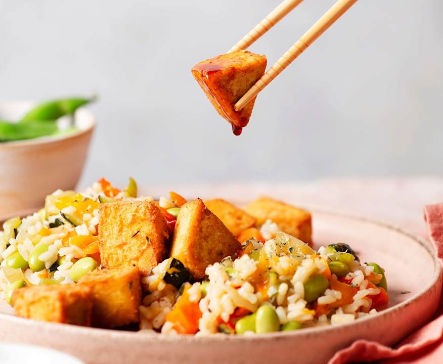 Arroz con vegetales, Tofu frito y edamames - Cookidoo® – the official ...