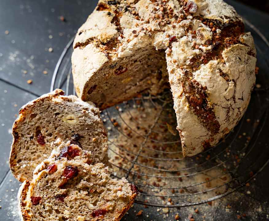 Pain aux cranberries, sarrasin et noisettes - Cookidoo® – the official ...