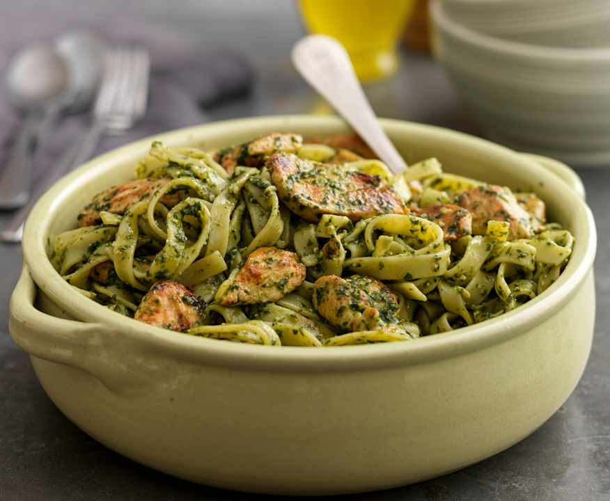 Chicken with spinach and almond pesto tagliatelle - Cookidoo® – the ...