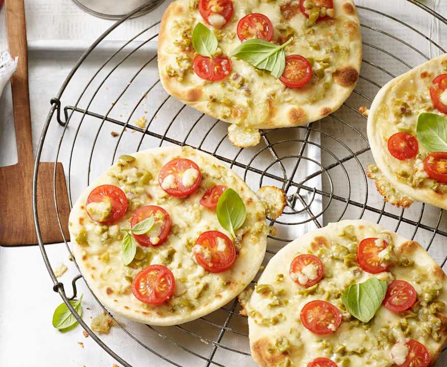 Piadizza mit grünen Oliven, Tomaten und Basilikum - Cookidoo® – the ...